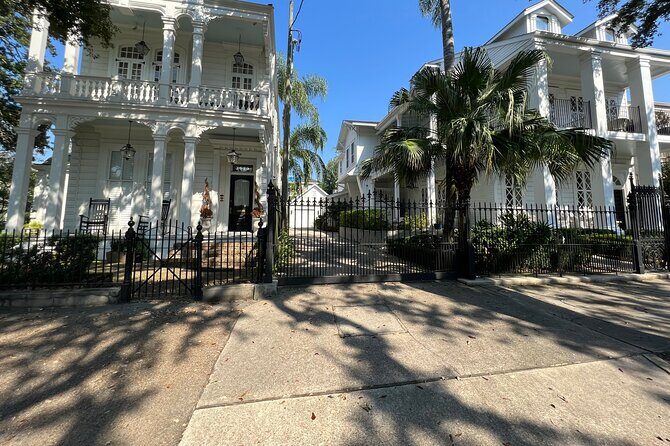 Garden District Architecture Walking Tour in New Orleans - An In-Depth Look at the Garden District Architecture Walking Tour