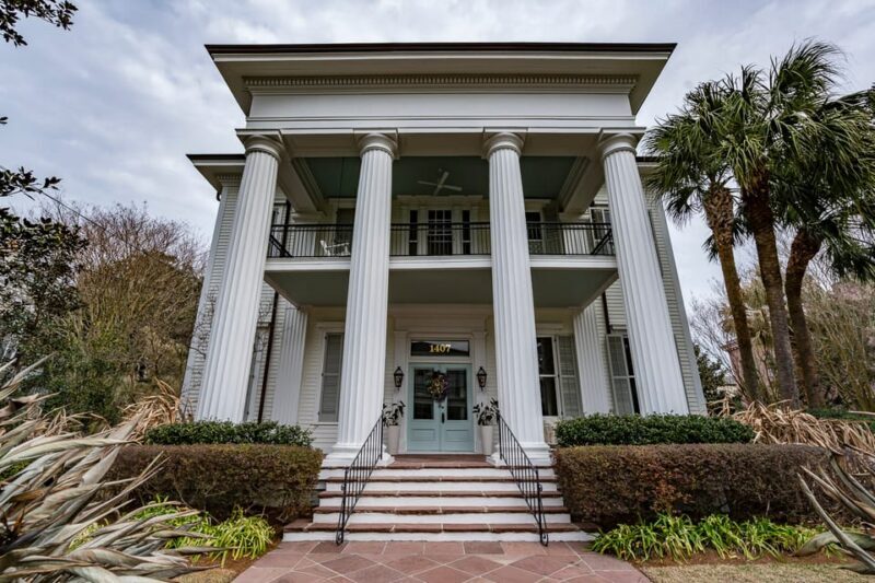 Garden District Walking Tour - Key Points