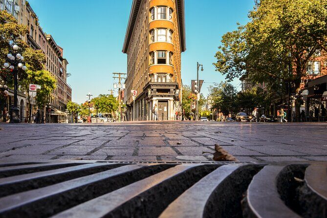 Gastowns Epicurean Journey: A Walk Through History & Taste - Walking Through Gastown’s Highlights