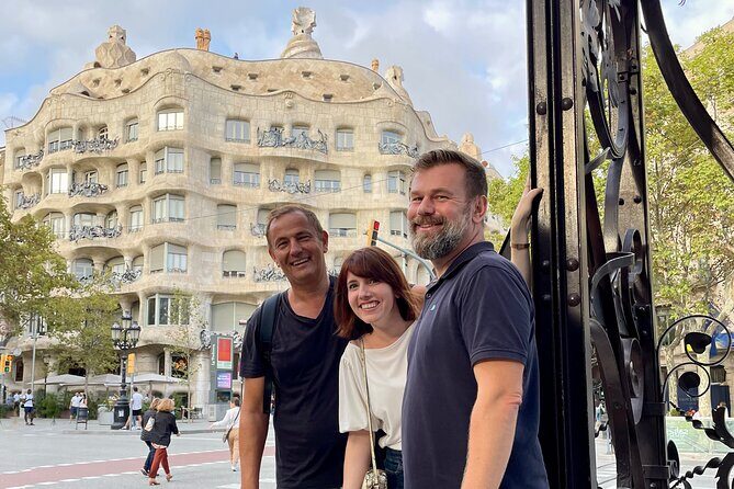 Gaudí and Barcelona Legends Walking Tour - Key Points