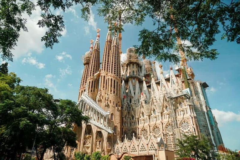 Gaudís Barcelona: Architecture & Tasty Tap with Drink - Who Will Love This Tour?