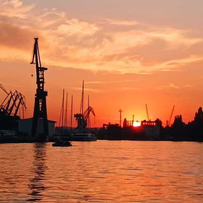 Gdansk: 8:30PM Evening Cruise With Live Music on Black Pearl - Authenticity and Unique Experiences