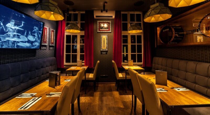 Gdansk: Legendary Burger and Zywiec Beer at Hard Rock Cafe - Does the Price Offer Good Value?