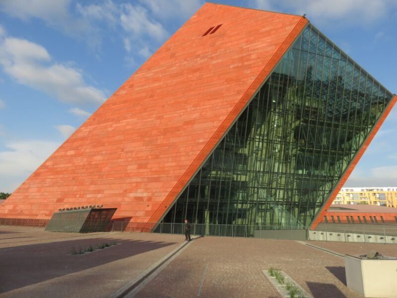 Gdansk Private WWII Tour with Museum of the Second World War - Discovering Gdansk’s WWII Past: A Detailed Look at the Private Tour with Museum of the Second World War