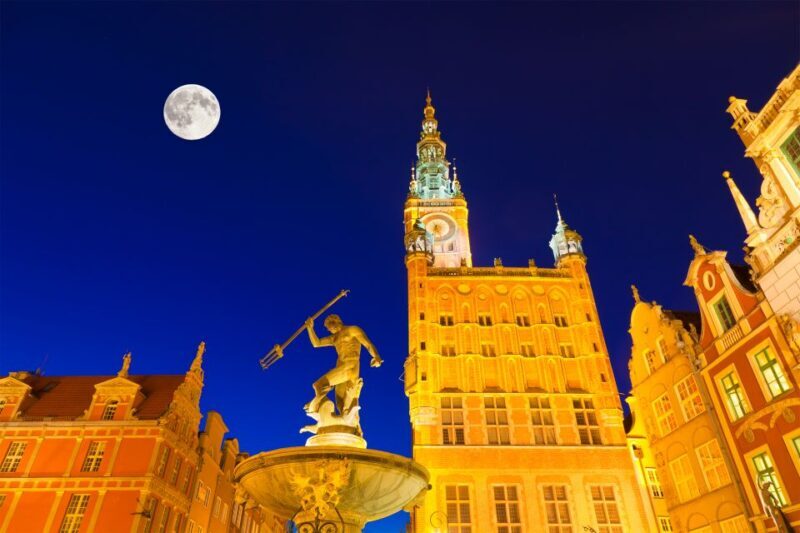 Gdansk: Small Group Walking Tour - Concluding at Piwnica Rajców