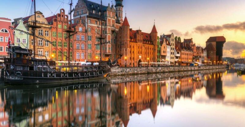 Gdansk: Small Group Walking Tour - Authentic Experiences and Authenticity