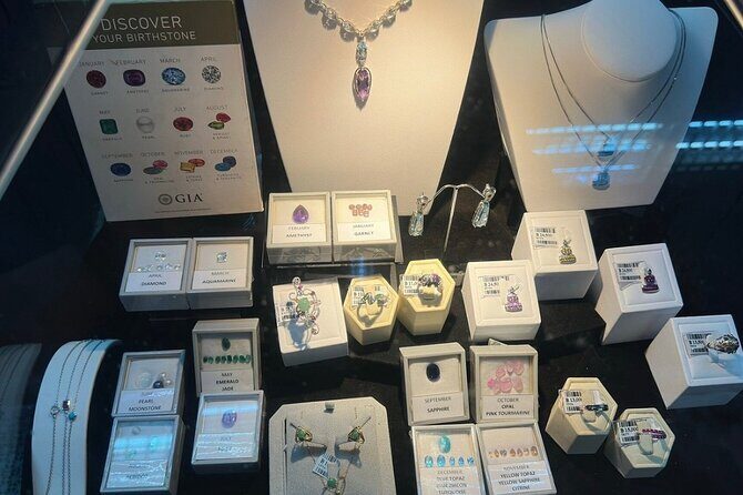 Gems Gallery Chiang Mai with Round Trip Hotel Transfers - Authentic Perspectives from Travelers