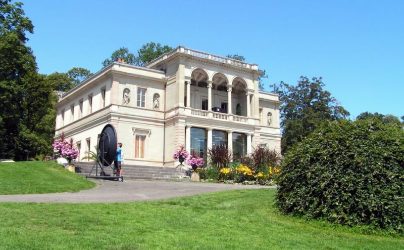 Geneva City Tour and Yvoire Medieval Village - Transitioning to Medieval Yvoire