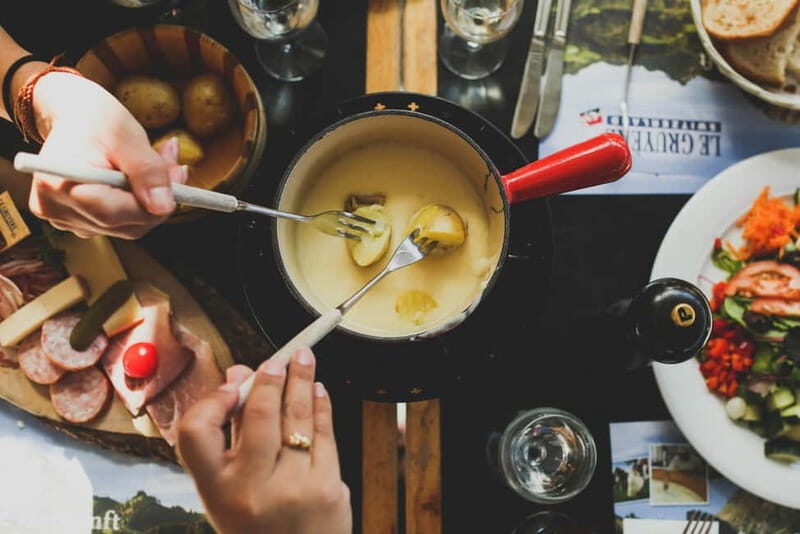 Geneva: Food Group Walking Tour with Full Meal - Key Points