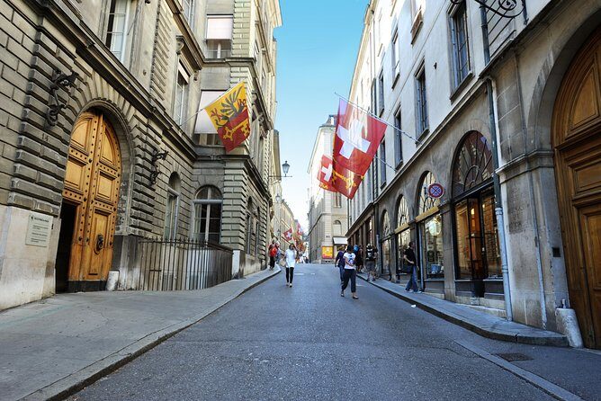Geneva Highlights 2-Hour Introductory Tour - Seasonality and Accessibility