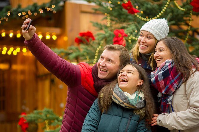 Get in the holiday spirit with a scavenger hunt by Holly Jolly Hunt in Knoxville - Exploring the Knoxville with a holiday twist
