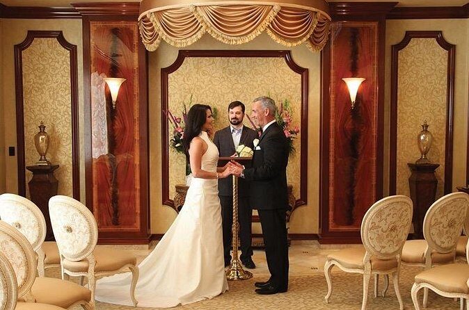 Get Married In Vegas Wedding Officiant - Who Should Consider This Experience?
