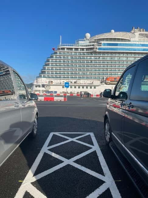 GIANTS CAUSEWAY & BLACK TAXI TOUR - The Black Taxi Tour: Belfast’s Living History