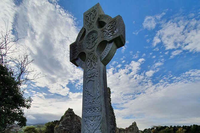 Giant's Causeway, Carrick-a-Rede Ropebridge and Belfast Titanic - 5 Star Tour - The Sum Up