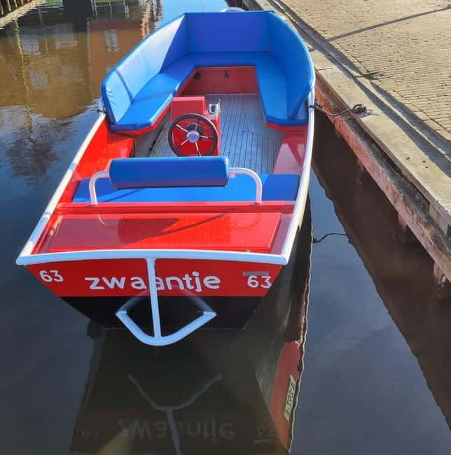 Giethoorn: Boat Rental 2,5 hour 1-8 persons - Who Will Love This Experience?