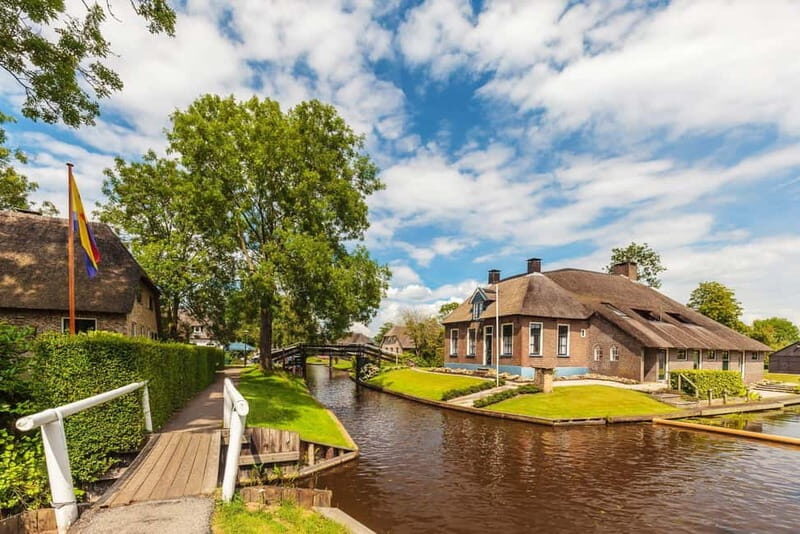 Giethoorn: Canal Cruise & lake Tour & Sightseeing Village - An Authentic Introduction to Giethoorn