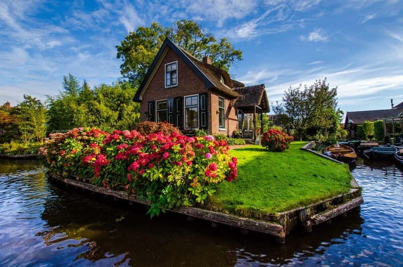 Giethoorn: Canal Cruise & lake Tour & Sightseeing Village - What Makes This Tour Special