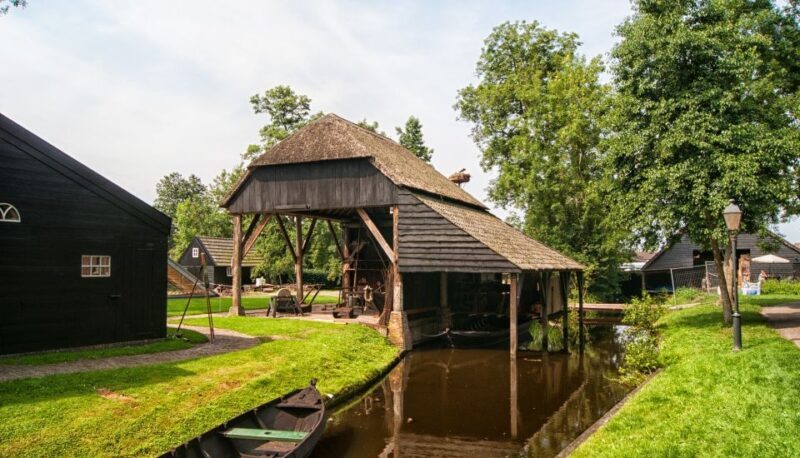 Giethoorn: Private Day Trip with Boat Tour from Amsterdam - Key Points