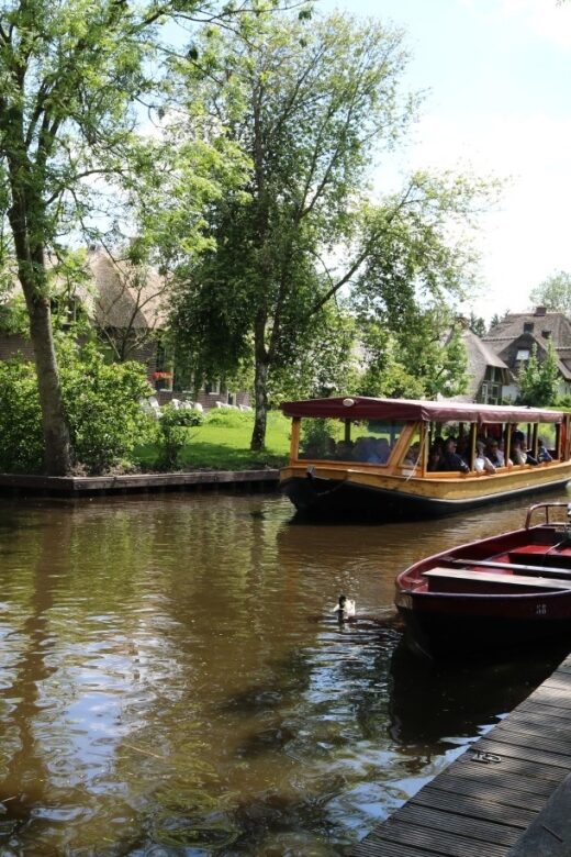 Giethoorn: Private Guided Canal Cruise with Coffee and Tea - An In-Depth Look at the Experience