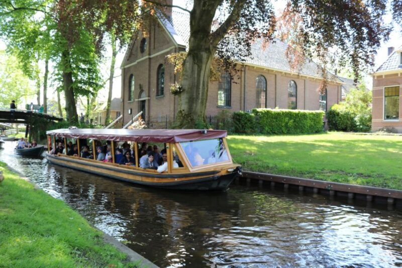 Giethoorn: Private Guided Canal Cruise with Coffee and Tea - Who Will Love This Tour?