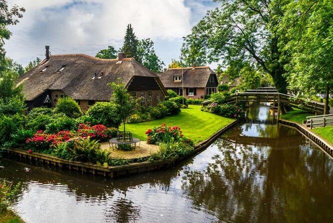 Giethoorn Private Tour Guide Giethoorn in luxury Jaguar S Type - Who Is This Tour Best For?