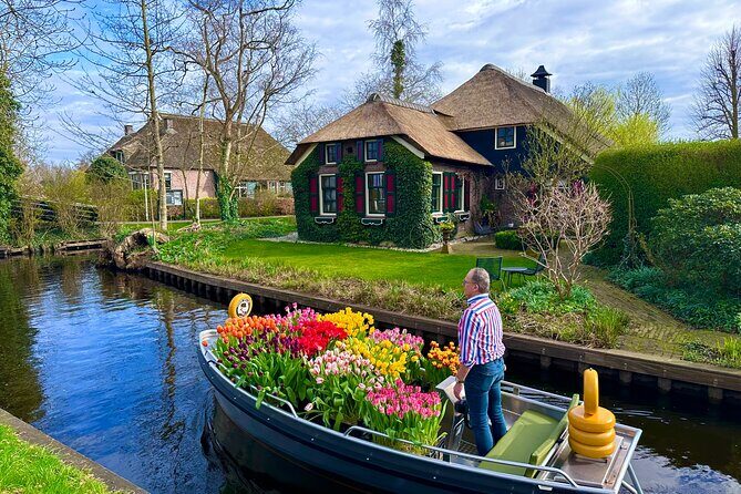 Giethoorn Roundtrip Transport with Optional Guided Canal Cruise - The Itinerary in Detail: What You Can Expect