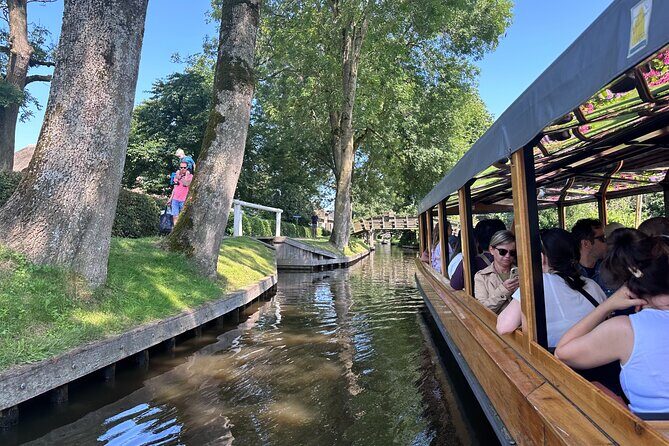 Giethoorn Roundtrip Transport with Optional Guided Canal Cruise - The Sum Up: Who Is This Tour Best Suited For?