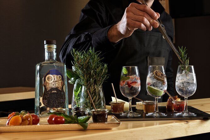 Gin tasting experience in Athens - Group Size and Timing
