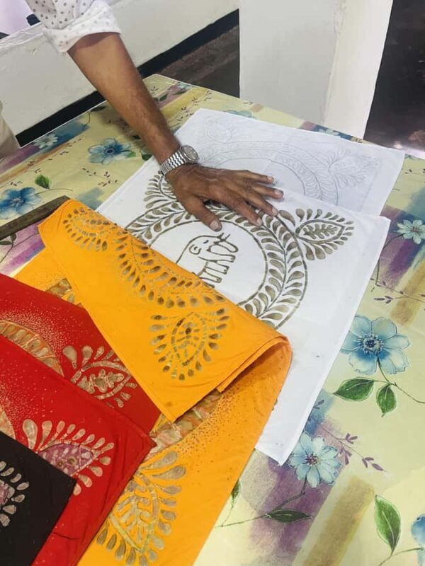 Giriulla: Batik Factory Tour with Ceylon Tea and Sweets - Shopping for Authentic Sri Lankan Crafts