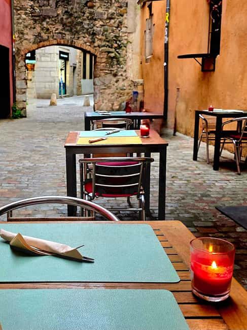 Girona: Medieval Food Tour with Local Guide - Tasting Local Flavors