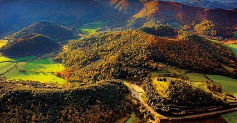 Girona: Volcano Area, Besalú, and Banyoles Lake Tour - Key Points