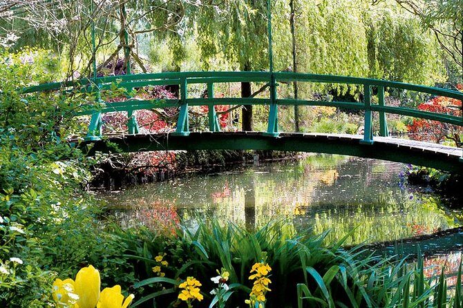Giverny Private Half-Day Trip including Claude Monet' Gardens & House from Paris - Key Points