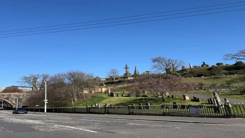 Glasgow Necropolis: Small Group Tour with Local Guide - Key Points
