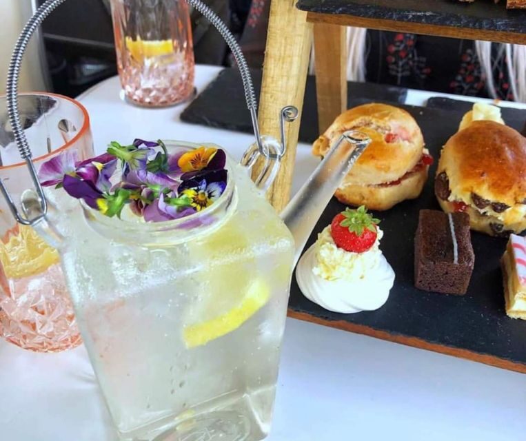 Glasgow: Vintage Bus Tour with Afternoon Tea or Gin - Key Points