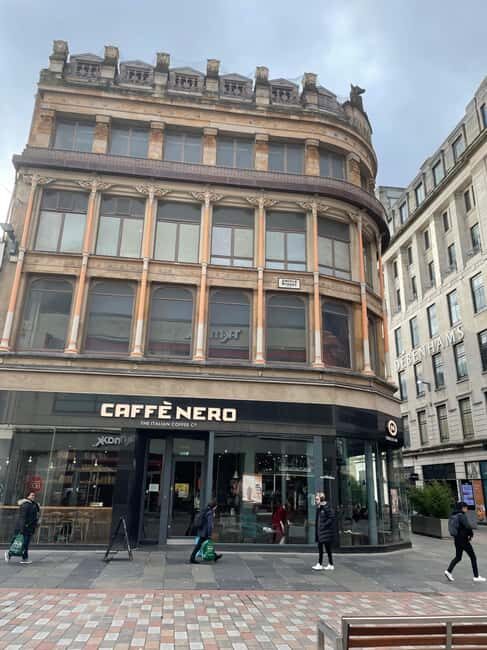 Glasgow: Walk The streets with a professional actor as guide - Authenticity and Review Highlights