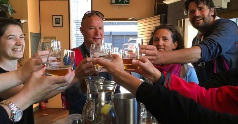 Glasgow: Walking Tour With Beer Tasting - The Final Stop at George Square