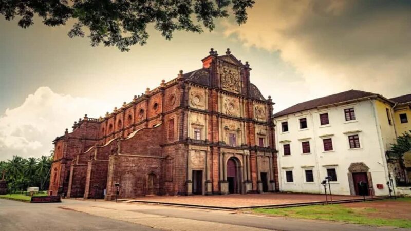 Goa: Baga Beach & The Basilica of Bom Jesus Highlights Tour - The Historic Sites: Old Goa & UNESCO Heritage