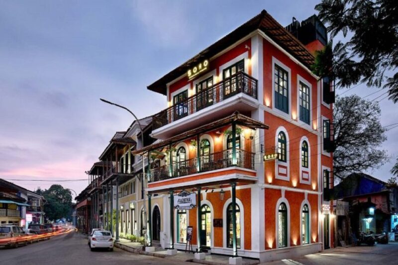 Goa: Pub Crawl - Timing and Group Dynamics