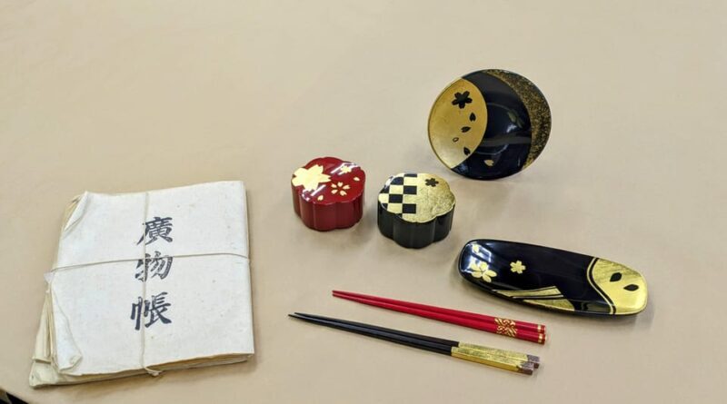 Gold leaf pasting experience in Tokyo (English Guide) - Key Points
