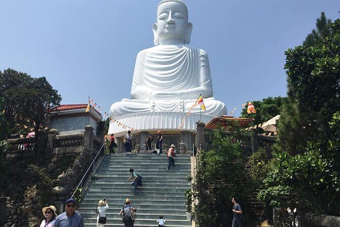 Golden Bridge - MARBLE MOUNTAIN - HOI AN-SAMPAN BOAT-NIGHT MARKET - The Sum Up