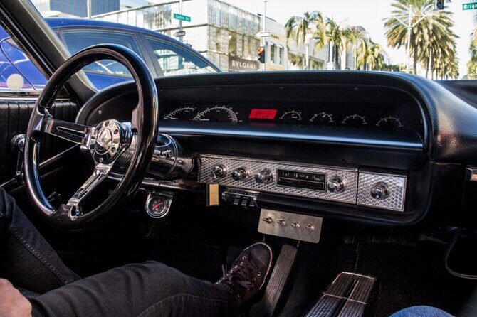 Golden Route Lowrider Tour - Venice Beach Boardwalk: Colorful, Eclectic, and Fun