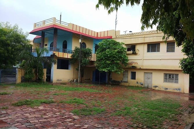 Golden Triangle Tour with Heritage Village visit. New Delhi - Agra - Jaipur - Starting in New Delhi: First Impressions