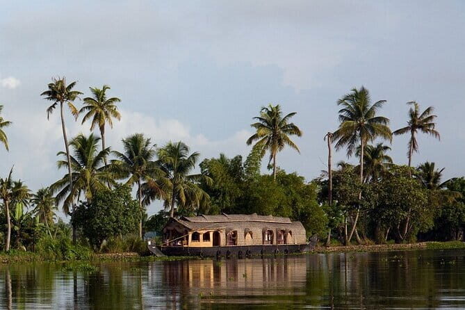 Golden Triangle with Beach and Backwaters Kerala - The Itinerary in Detail