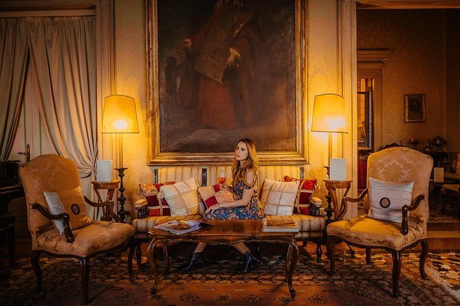 Gondola Ride and Aperitif in a Venetian Palace - FAQ