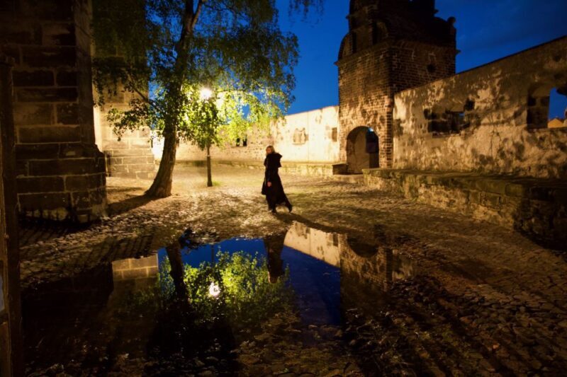 Görlitz: Ghosts and Spooky Historical Night Walking Tour - Atmosphere and Storytelling