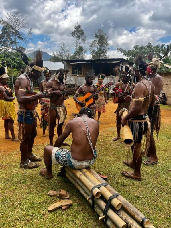 Goroka: Kameufa village tour with traditional dance - A Genuine Glimpse into Highlands Life