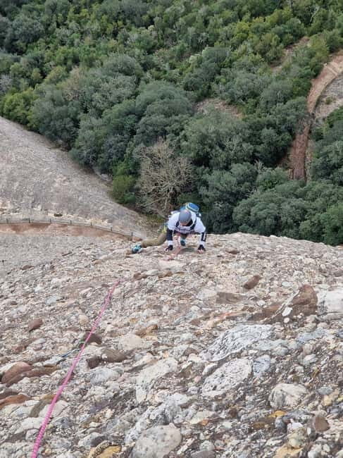 Gorros de Montserrat: climb and enjoy the magical mountain from its peaks. - Discovering Montserrat from the Peaks