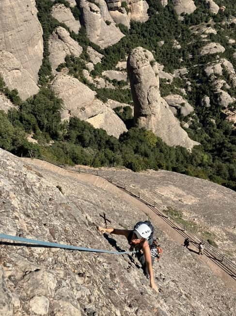 Gorros de Montserrat: climb and enjoy the magical mountain from its peaks. - The Value of Climbing Montserrat