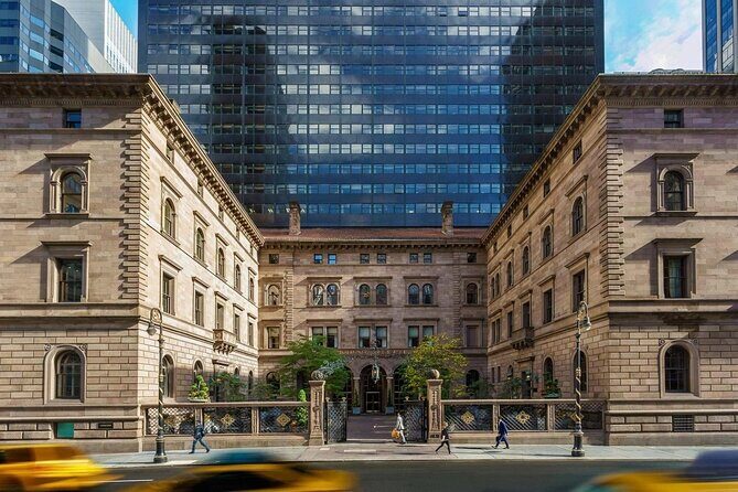 Gossip Girl Uptown Filming Locations Tour in a Vintage Car - Key Points