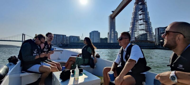 Gothenburg city center: Electric selfdrive boat tour - An Authentic Way to See Gothenburg from the Water